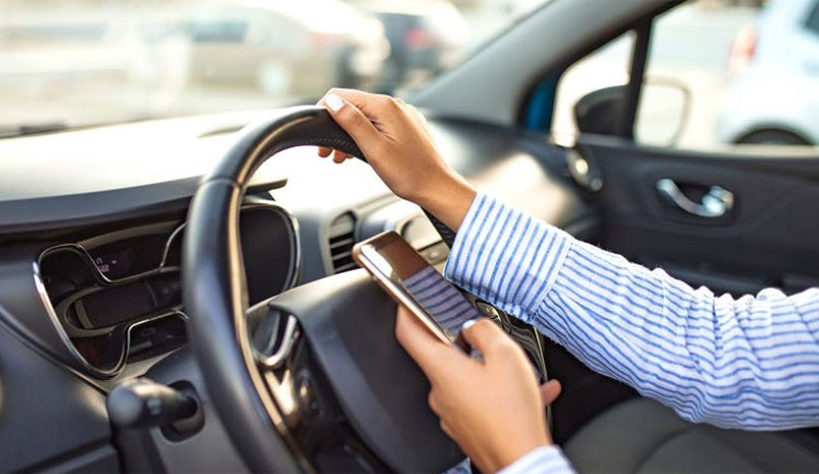 Téléphone au volant : la Gendarmerie rappelle les sanctions - Auto ...